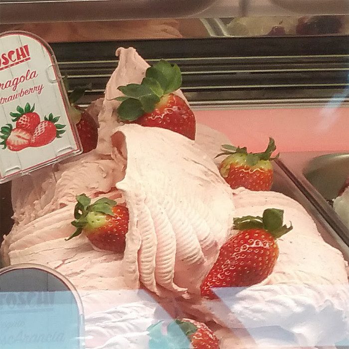 STRAWBERRY PASTE | Toschi | box of 4 kg. - 2 buckets of 4 kg. | Buy online